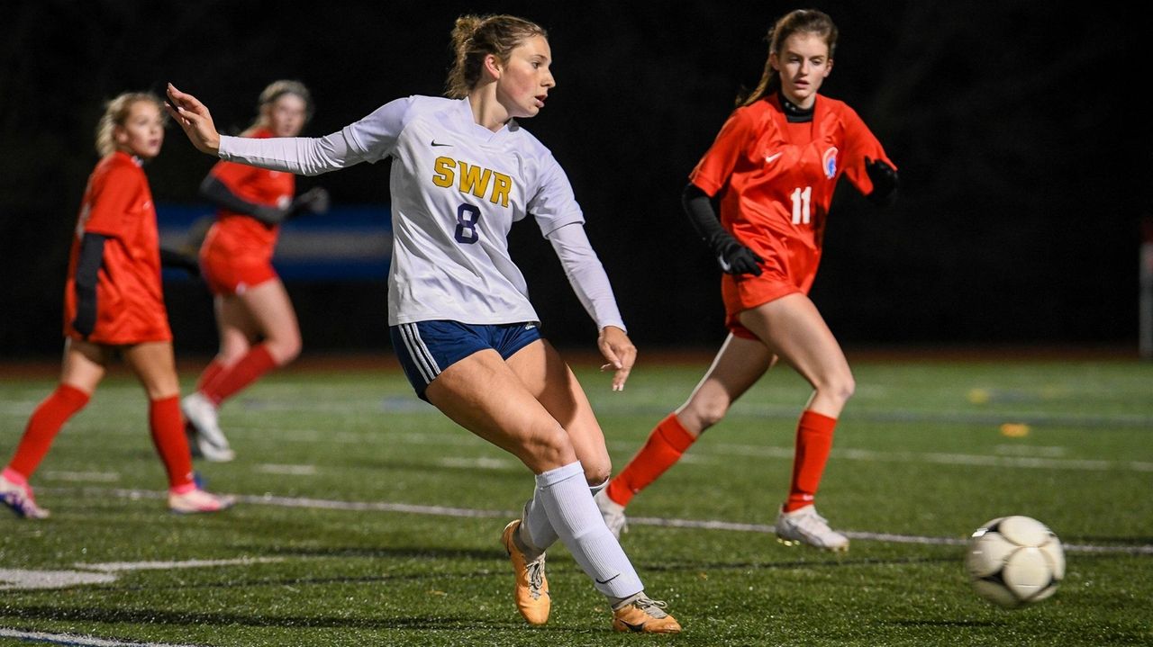 Hillis' goal lifts SWR girls soccer into Class A state final - Newsday