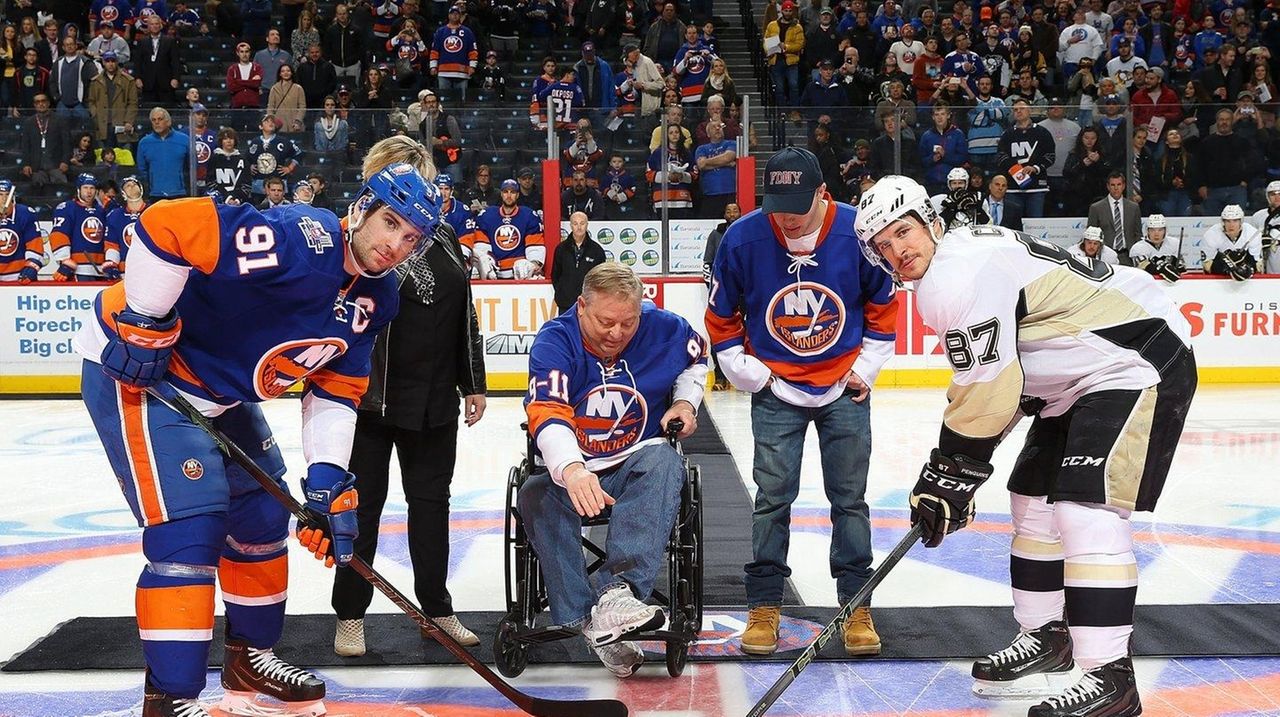 Ray Pfeifer, 9/11 hero, drops Isles’ ceremonial first puck - Newsday