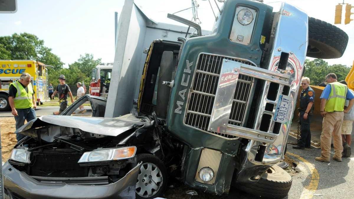 Two hurt in Centereach dump truck crash - Newsday