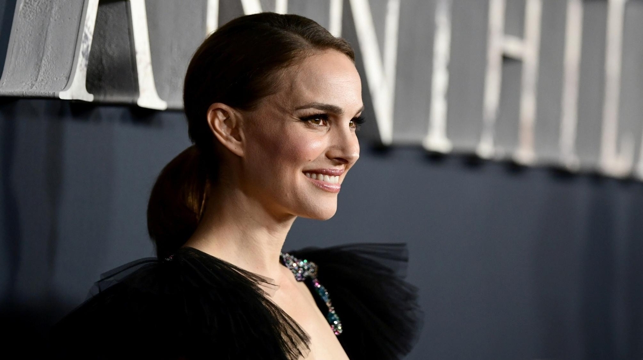 Report: Portman plans Ann Landers-Dear Abby film - Newsday