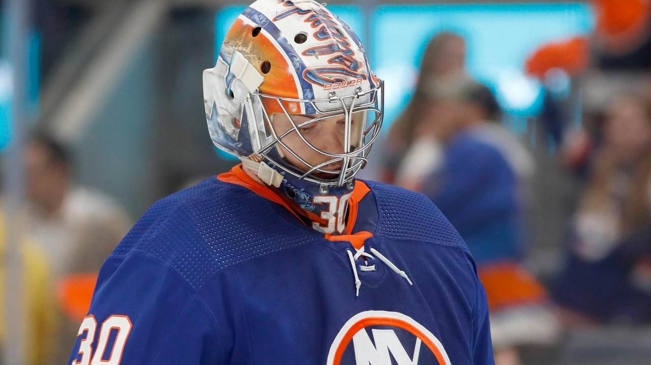 Islanders' Patrick Roy rides his Ferrari for Game 3, then pumps the ...