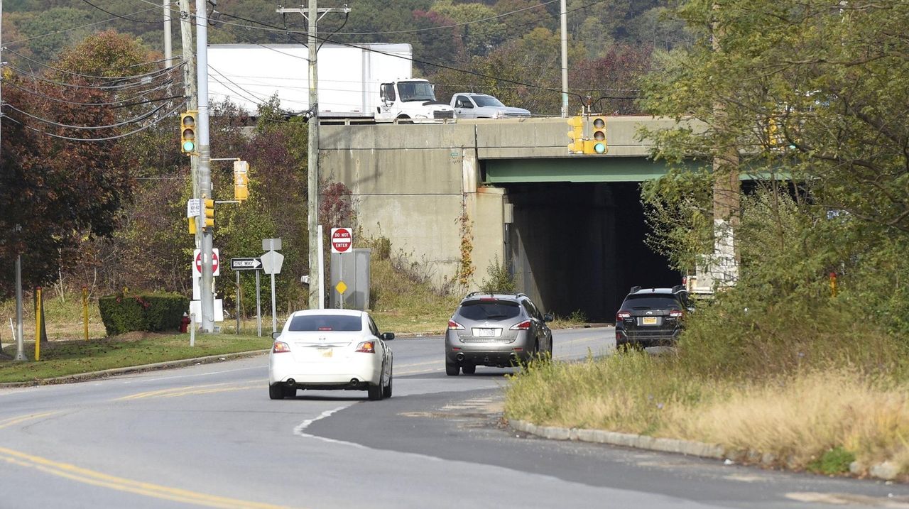 State proposes changes to LIE exit to ease Crooked Hill Road traffic ...
