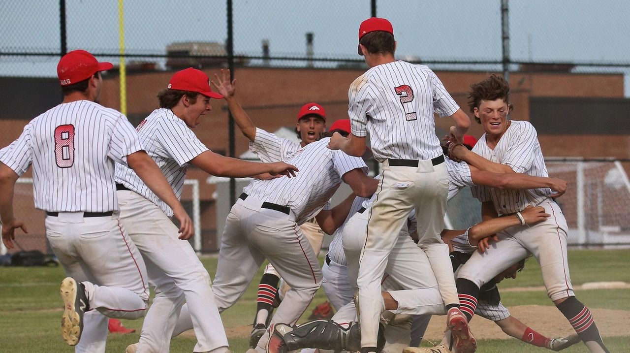 Matt Galli closes out Suffolk V baseball title win for Mount Sinai ...