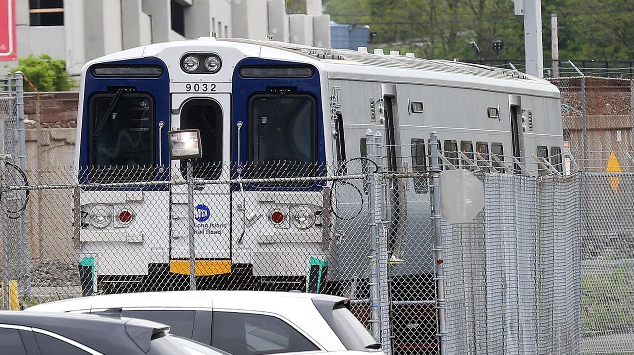 LIRR says new trains delayed again, undergoing 'operational testing ...