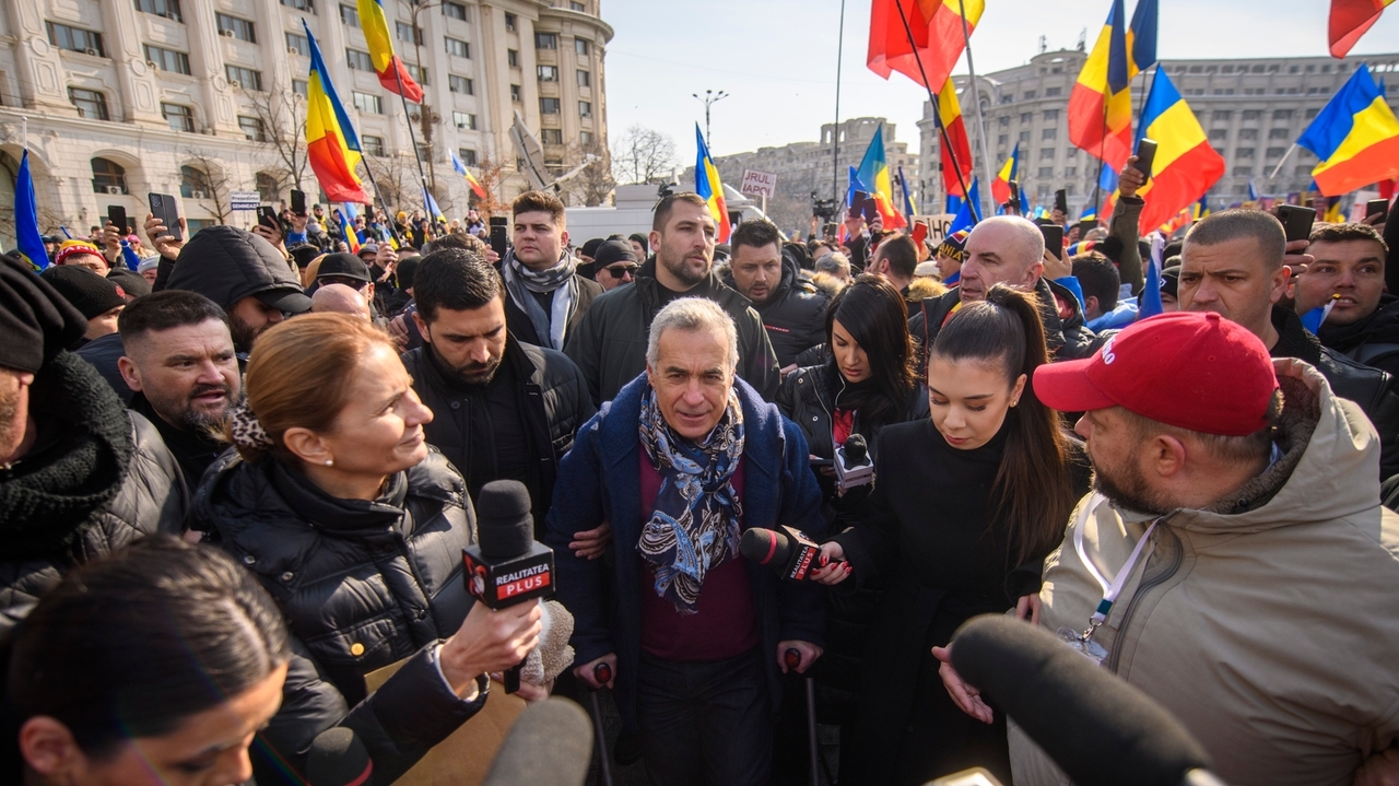 Thousands rally in Romania's capital to support far-right Georgescu ...