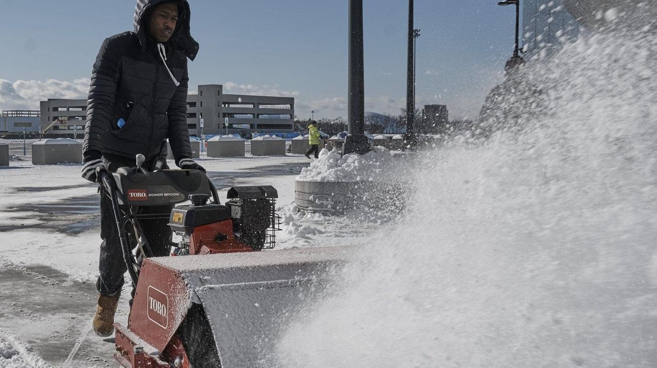 Long Islanders put on extra layers to go out into cold - Newsday