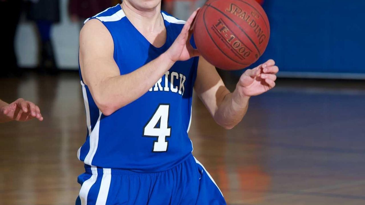 Herricks' Andrew Fellus a 5-8 scoring machine - Newsday