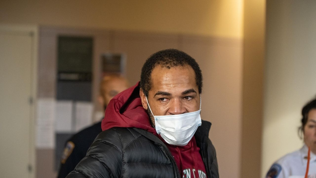 Huntington Station man banned from LIRR arrested again after boarding ...