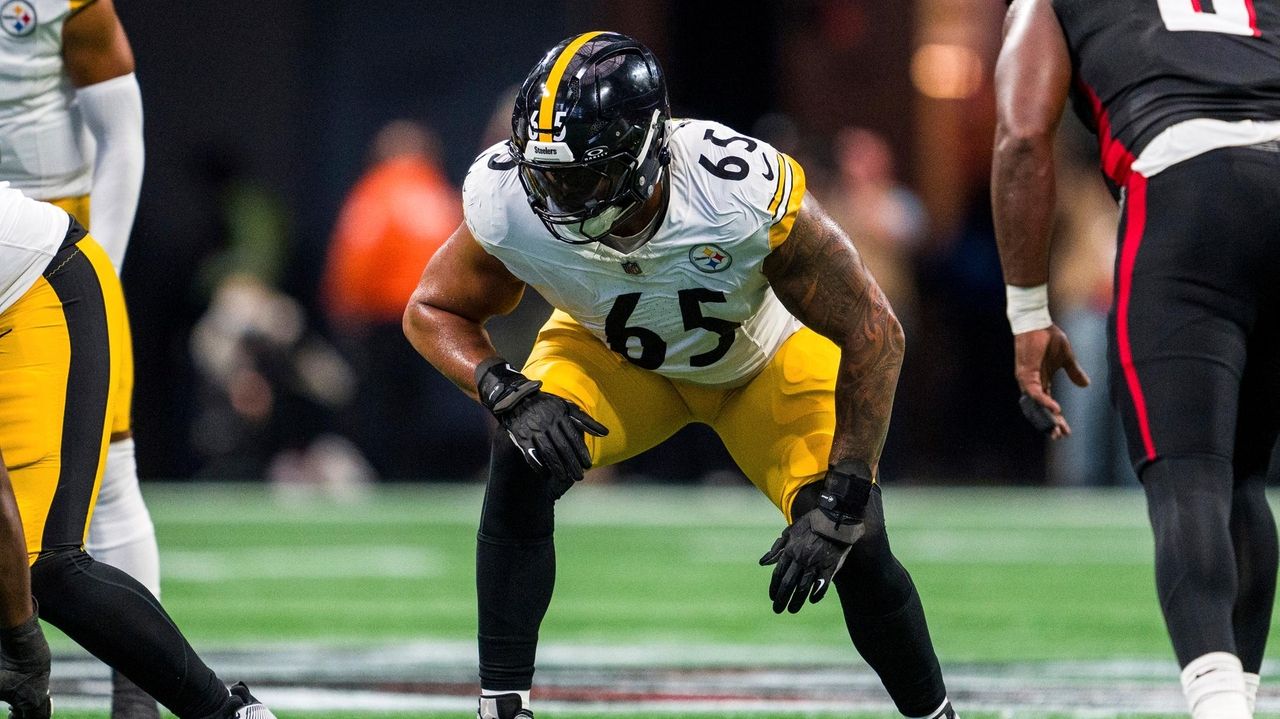 Titans add Steelers left tackle Dan Moore to fix offensive line, AP ...
