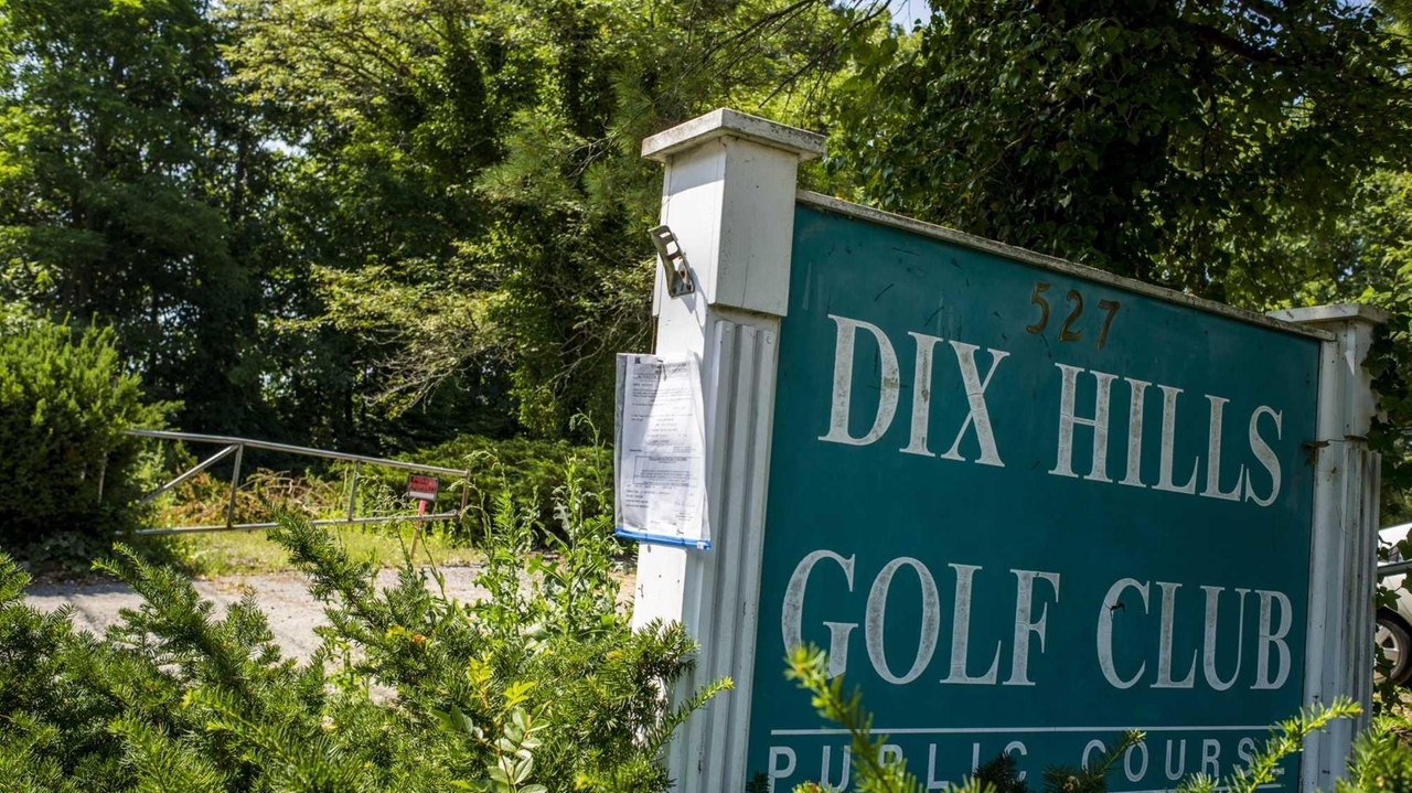 New developer plans luxury homes for former Dix Hills golf course - Newsday