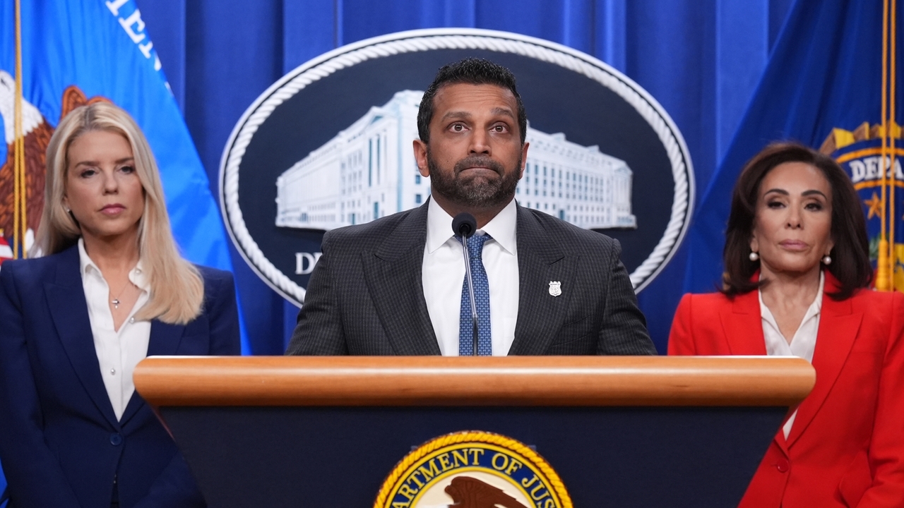 FBI fires agents who worked on Trump classified document investigation ...