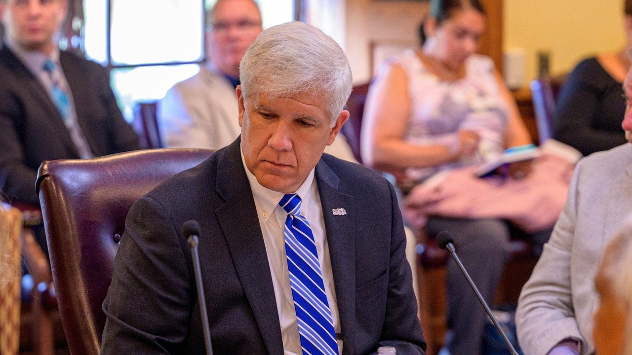 Suffolk County Community College President Ed Bonahue gets contract ...