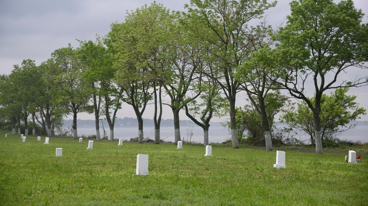 Hart Island now open for tours - Newsday