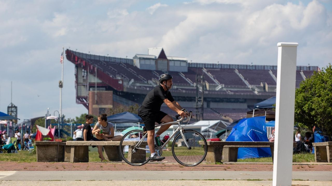 Ride the new Ocean Parkway bike path, from start to finish - Newsday