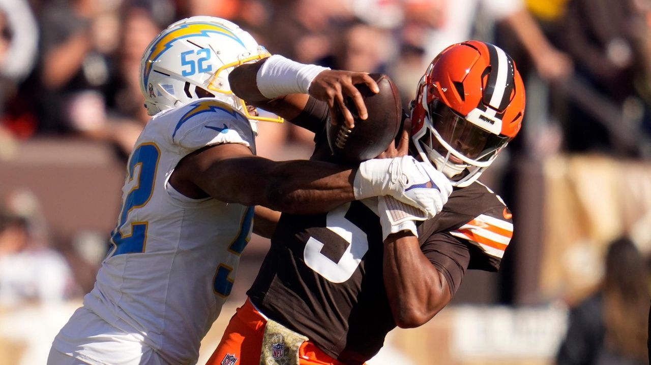 Browns doomed by two communication blunders in 27-10 loss to Chargers. Cleveland drops to 2-7 at ...
