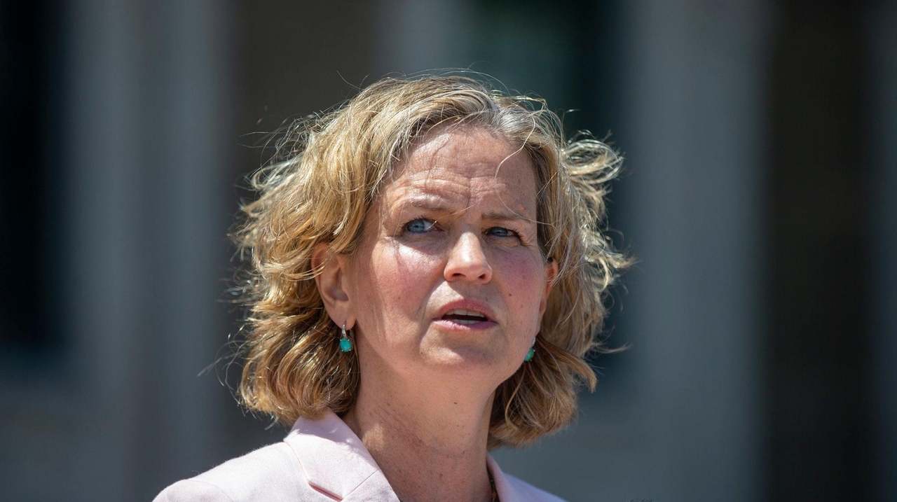 New Laura Curran anti-deficit plan avoids NIFA borrowing - Newsday