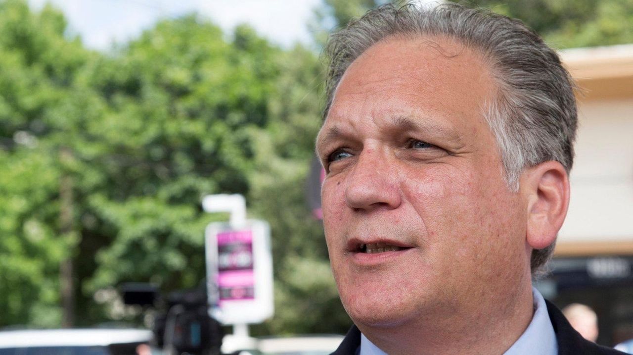 Edward Mangano fundraising dwindles - Newsday