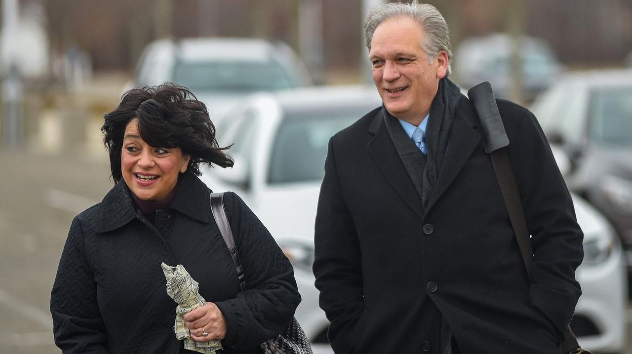 Businessman says he gave former county executive cash to gain access to ...