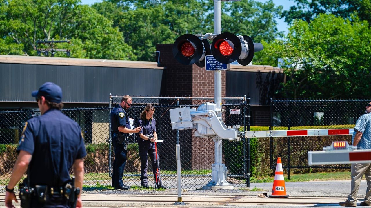 MTA: Port Jeff LIRR service restored after train hit man earlier at ...