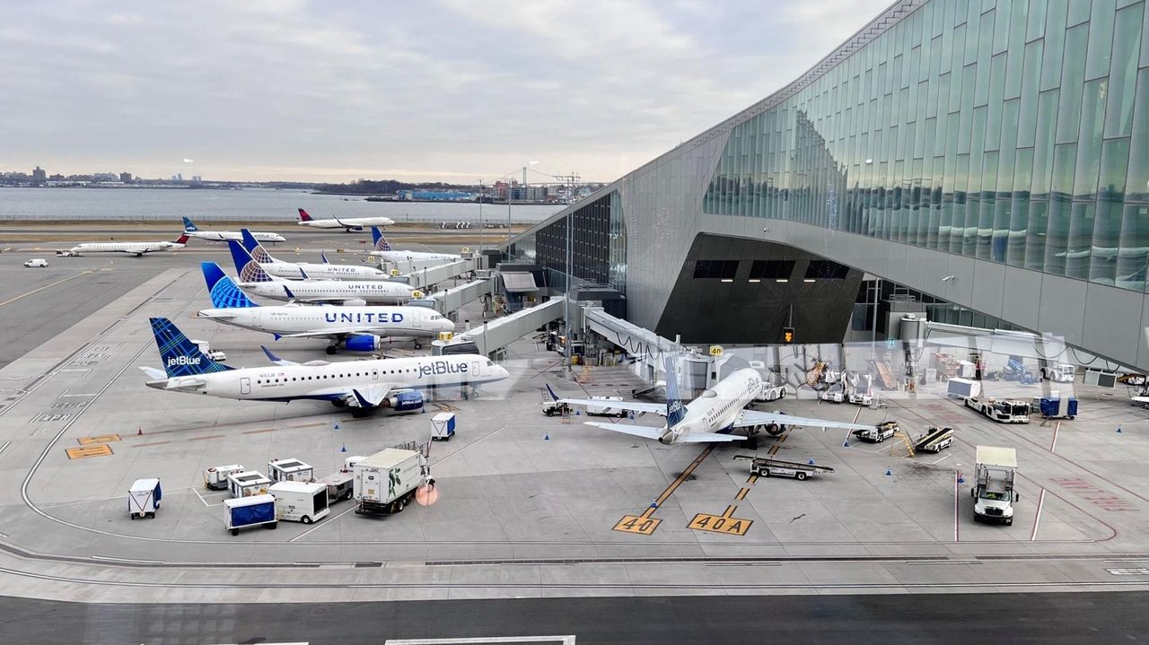 Q70 bus service to LaGuardia Airport: What's in $160 million plan to ...