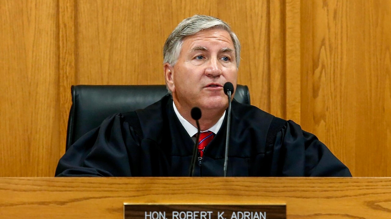 Commission weighs whether to discipline Illinois judge who reversed ...