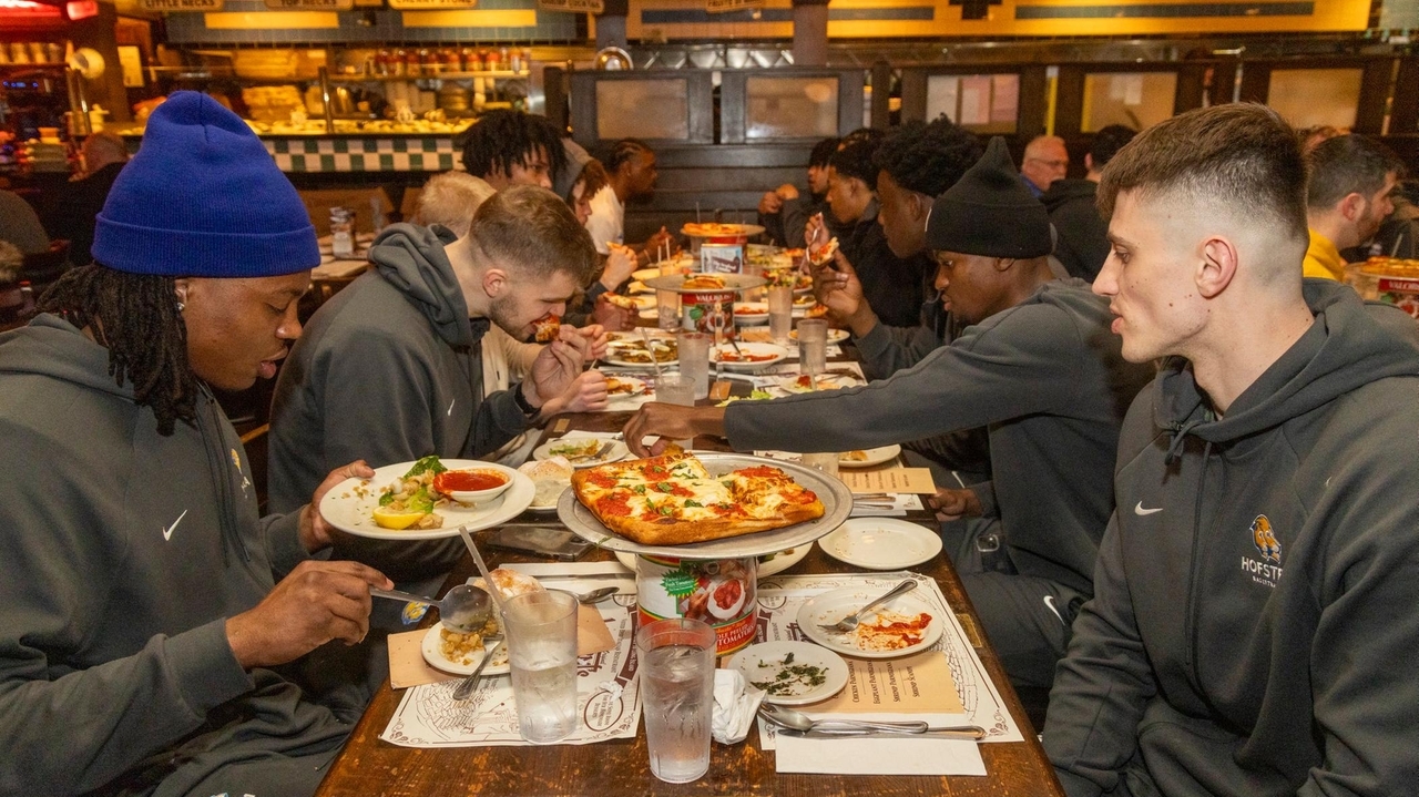 March Madness: Hofstra bonds over trips to Vincent's Clam Bar - Newsday