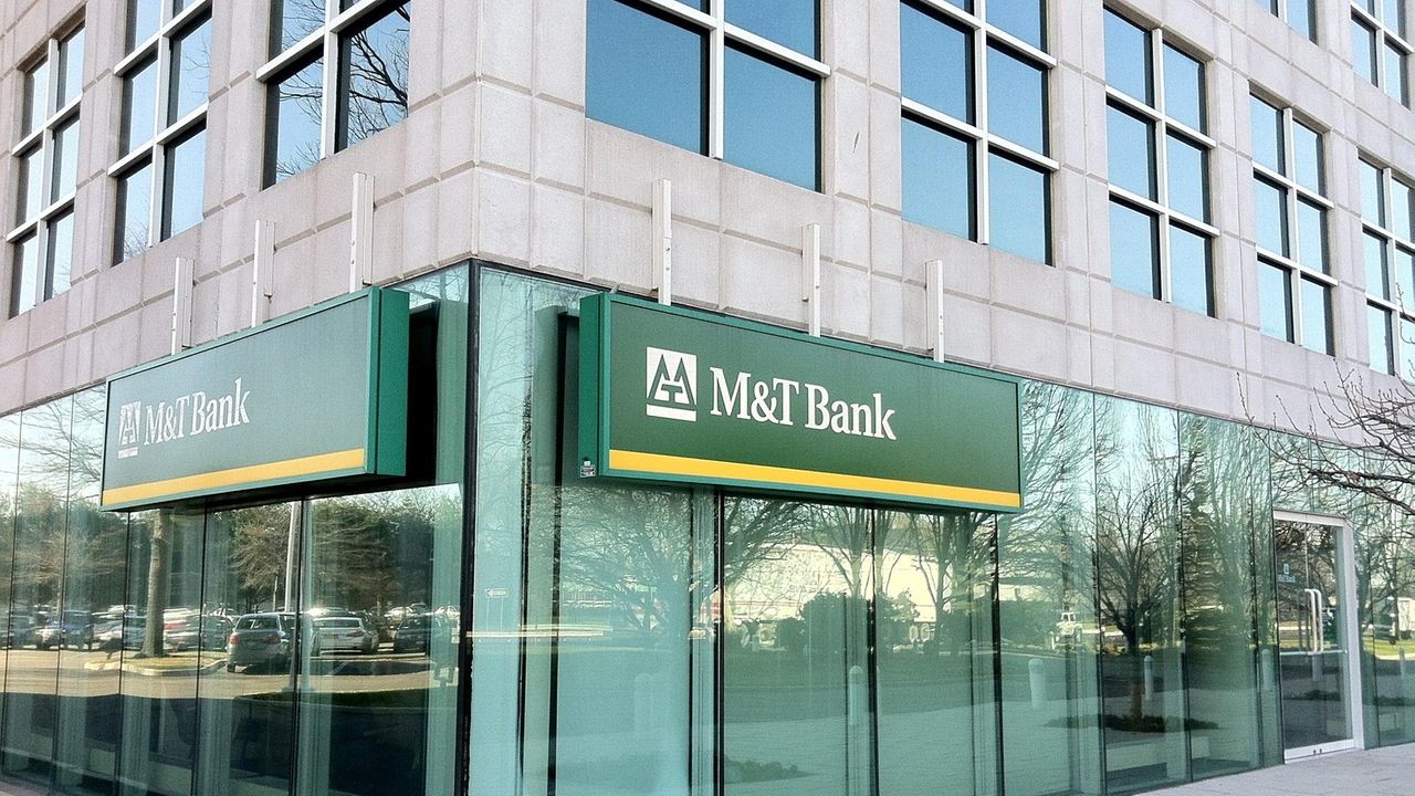 M&T Bank looks to soothe customers after merger mess on accounts - Newsday