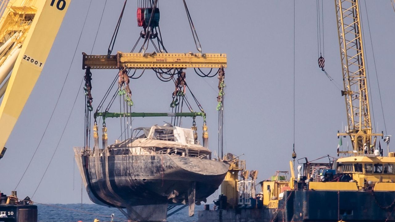Sunken Bayesian superyacht lifted from waters off Sicily as salvage ...