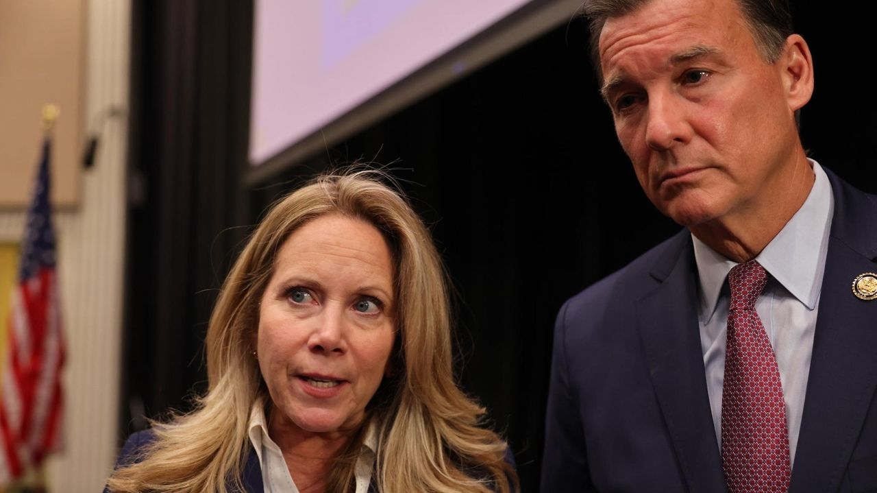 Democrats Tom Suozzi and Laura Gillen join GOP in censuring Rep. Al ...