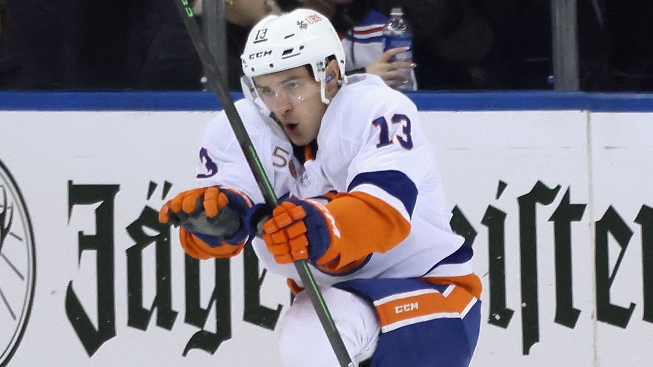 Mathew Barzal letting the pucks fly during 4-game goal-scoring streak ...