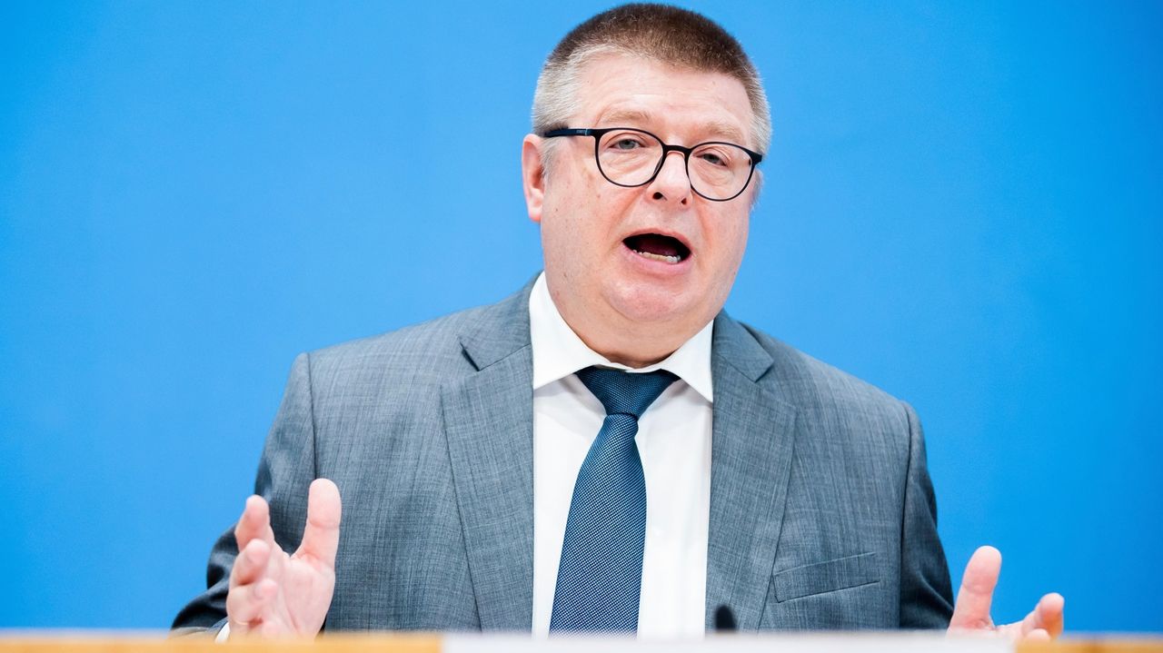 As far right party surges, Germany's intelligence agency warns of ...