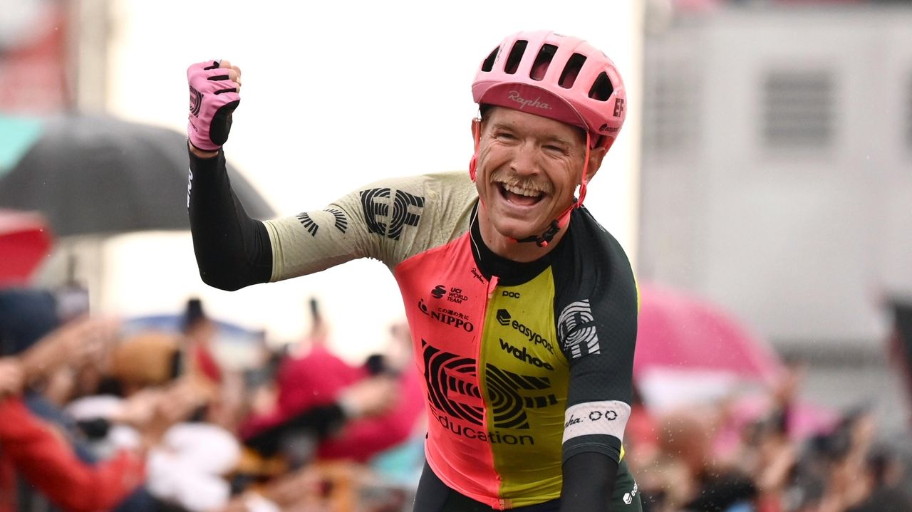Cort wins stage in miserable conditions, Thomas stays in Giro d'Italia ...