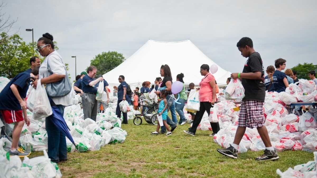 Debate: Can Americans just 'stop being poor'? - Newsday