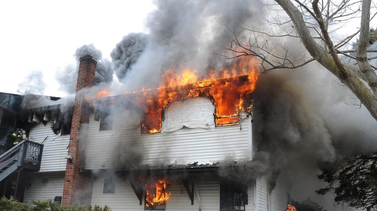Fire destroys home for 25 people in Bay Shore, officials say - Newsday