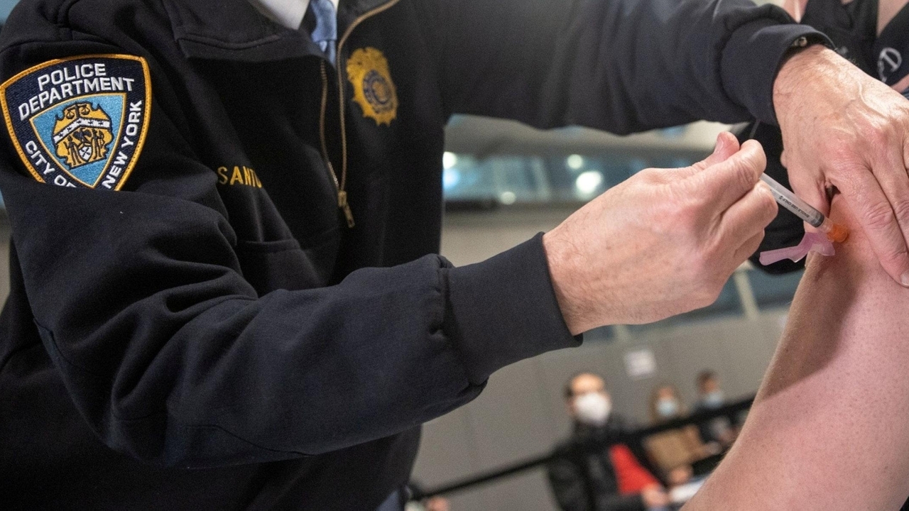Judge strikes down New York City's vaccination mandate for NYPD ...