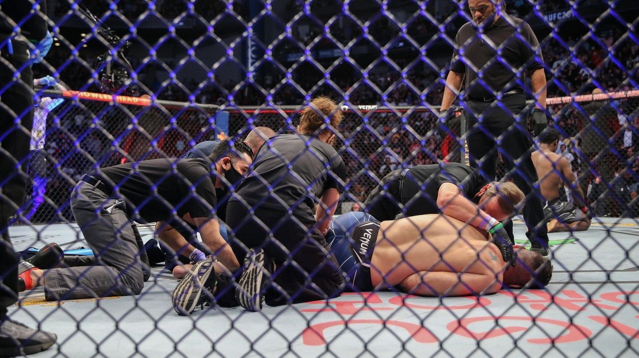 Chris Weidman documents his road to recovery from gruesome leg injury ...