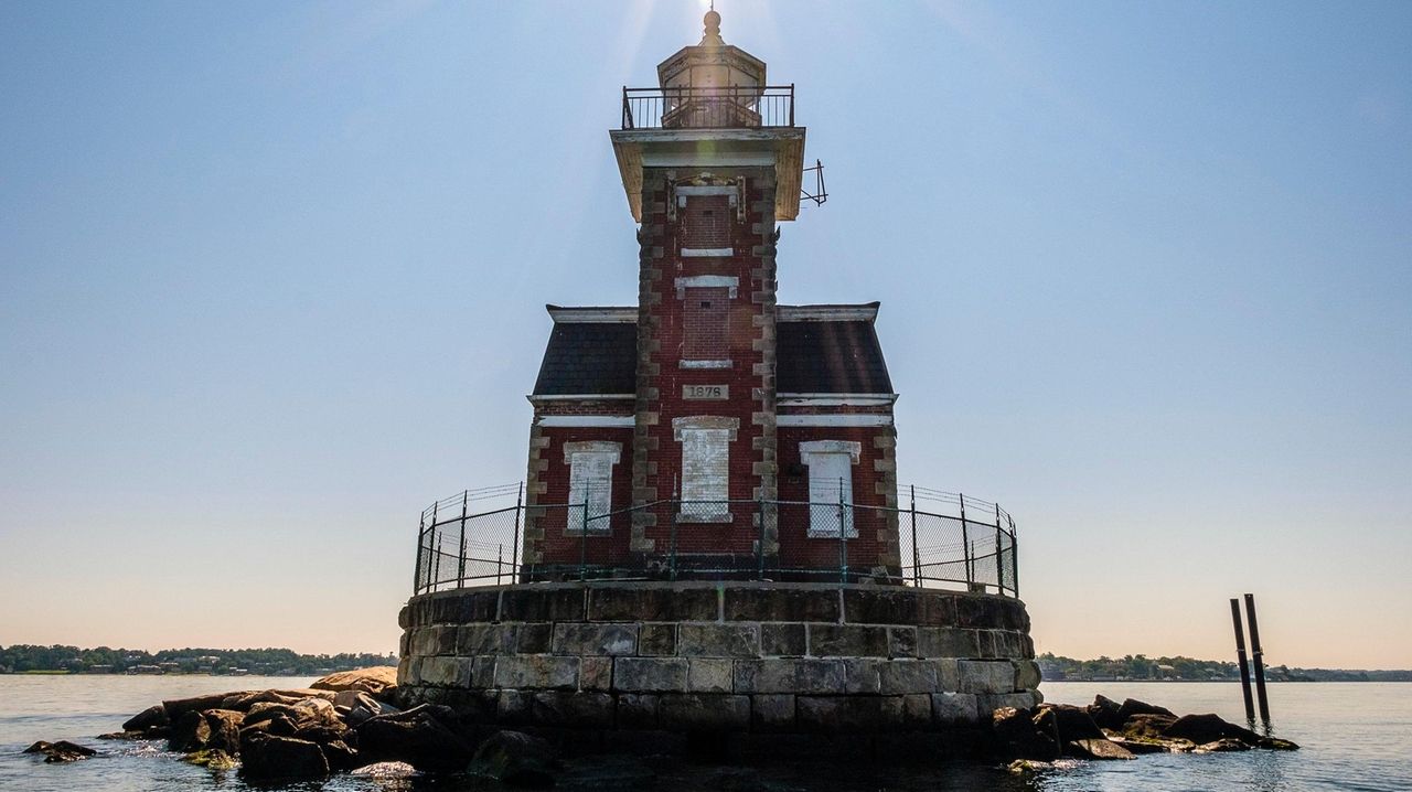 Delays restoring Stepping Stones Lighthouse pit preservationists ...