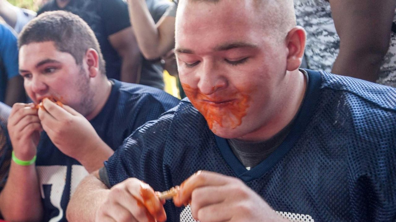 Empire Challenge chicken wing eating contest - Newsday