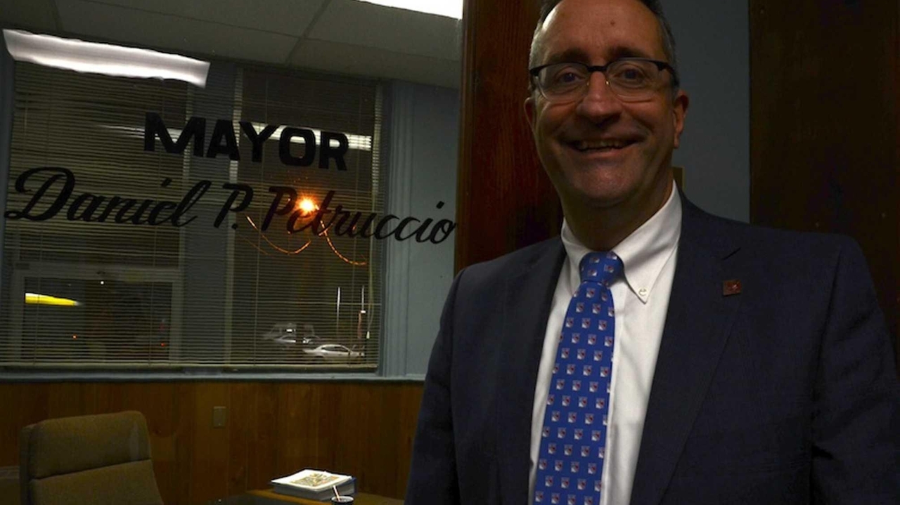 New Hyde Park mayor recalls 12-year run - Newsday