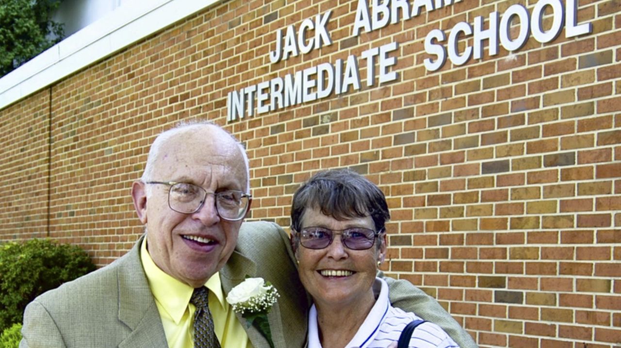 Linda Shoemaker, Huntington music teacher and band director, dies at 76 ...