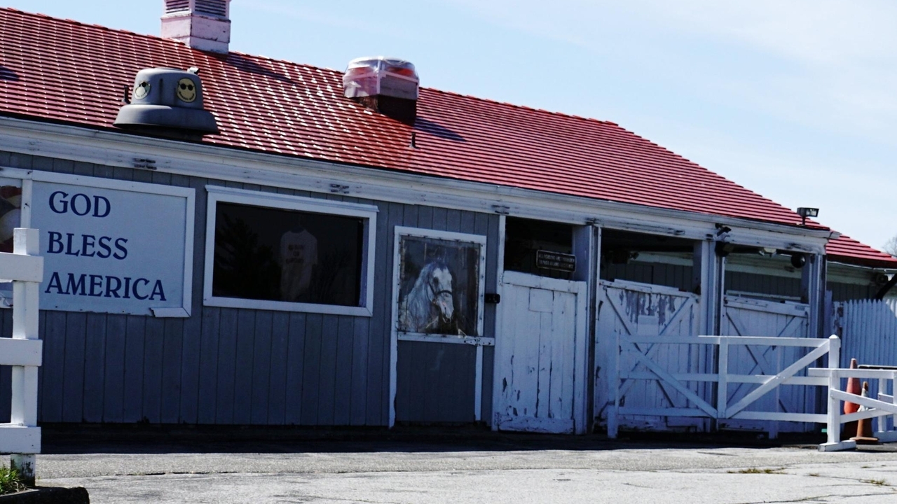 The Barnyard to close in Hampton Bays - Newsday
