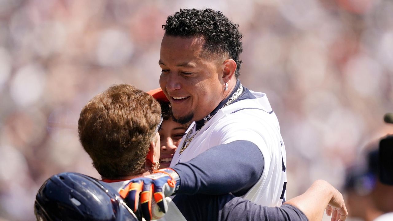Miguel Cabrera records 3,000th hit, becoming 33rd player to reach mark ...