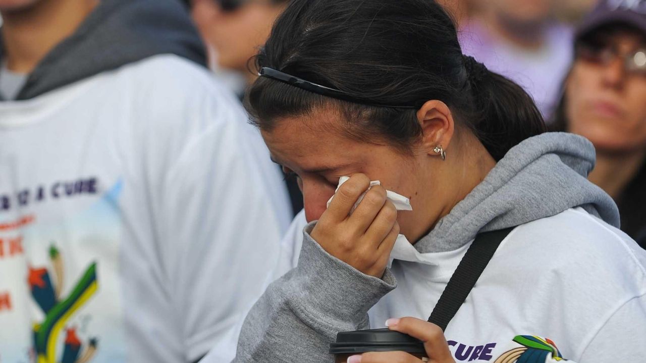 7,000 in Lustgarten pancreatic cancer walk - Newsday