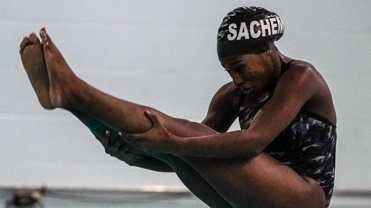 Photos: Suffolk girls diving championships - Newsday