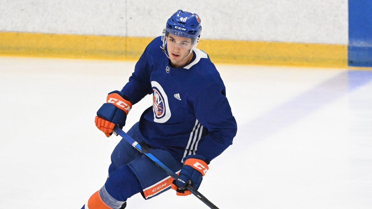 Defenseman Bolduc makes his NHL debut for Islanders - Newsday