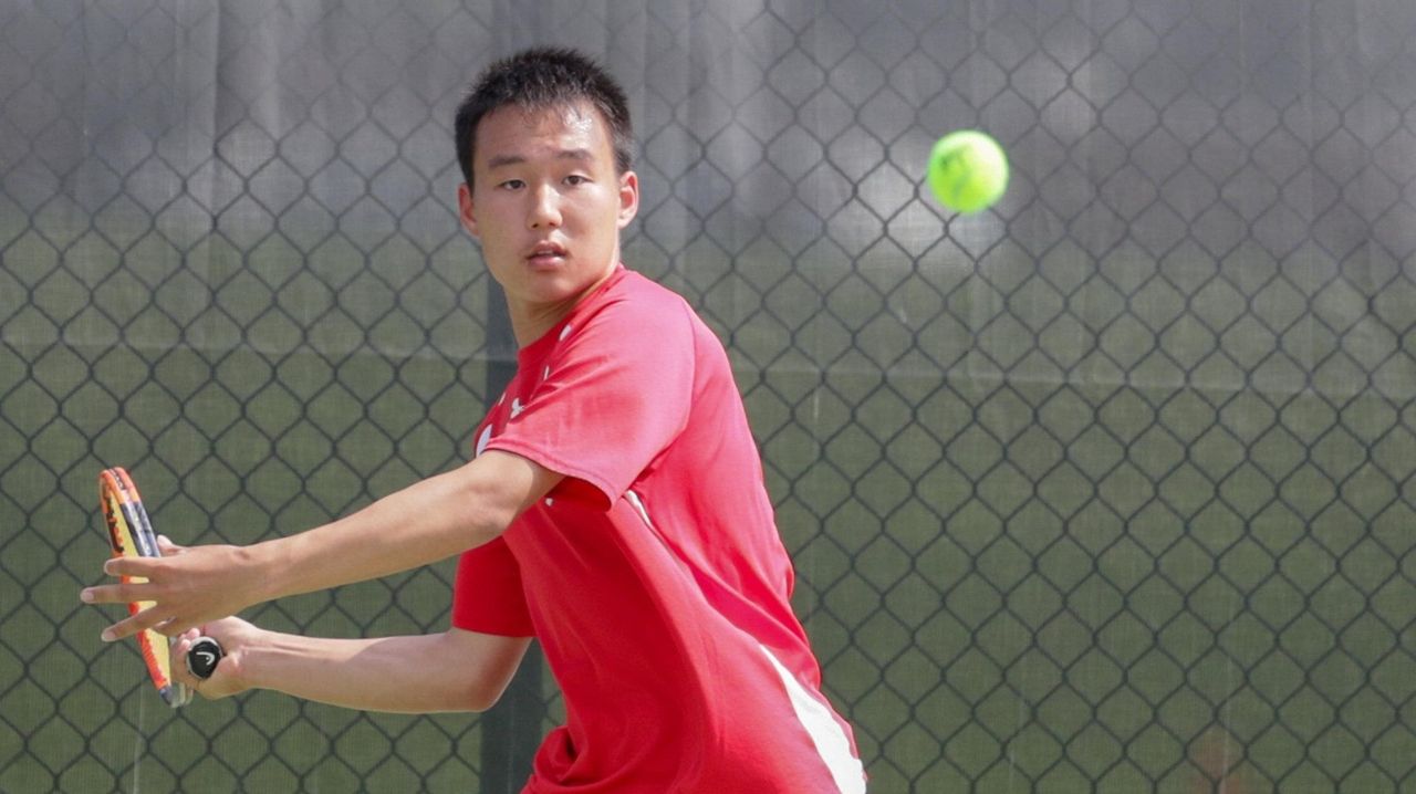 Michael Han wins clinching match for Half Hollow Hills East at Suffolk ...
