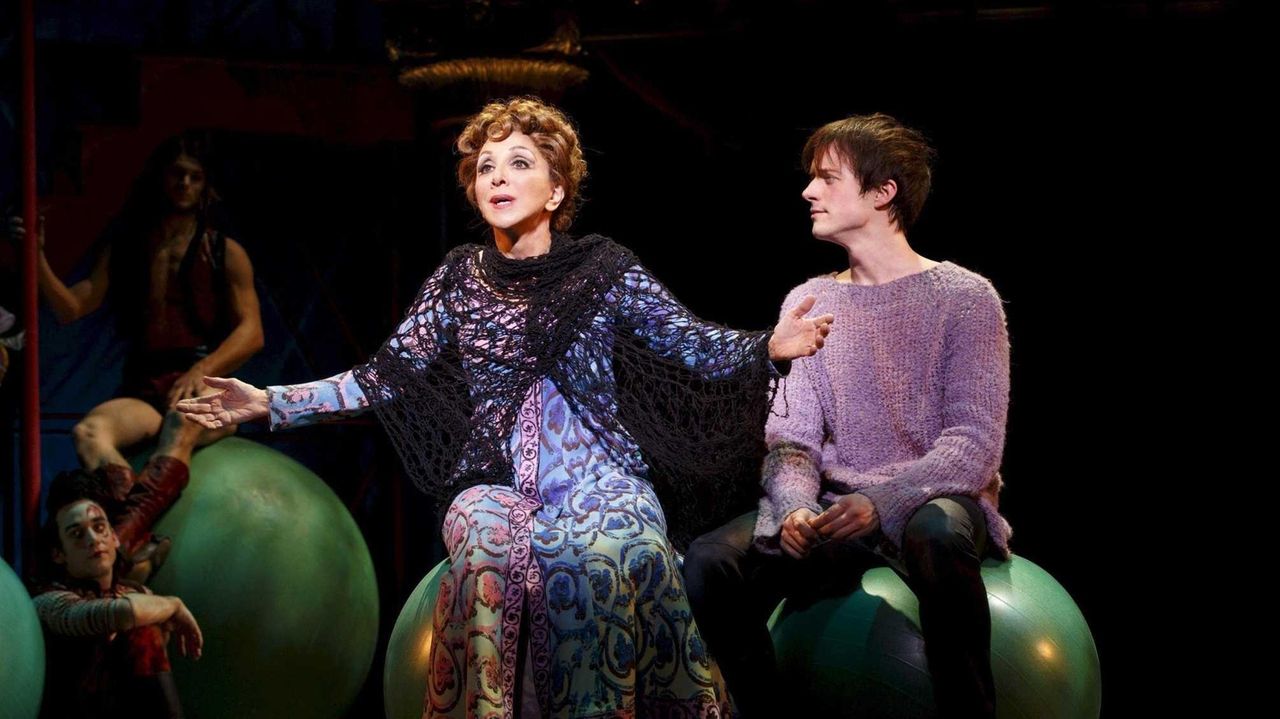 Big stars in 'Love Letters,' 'Pippin' returns - Newsday