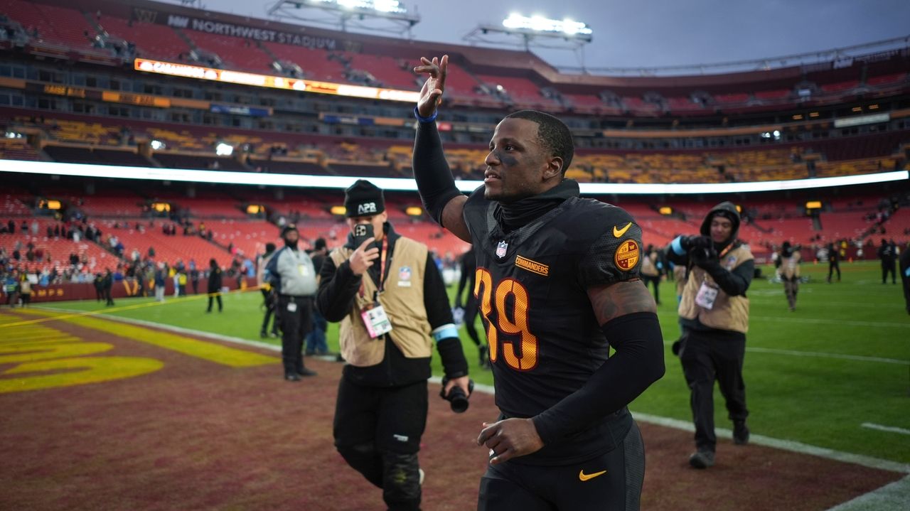 Jeremy Reaves gets engaged after the Washington Commanders clinch a ...