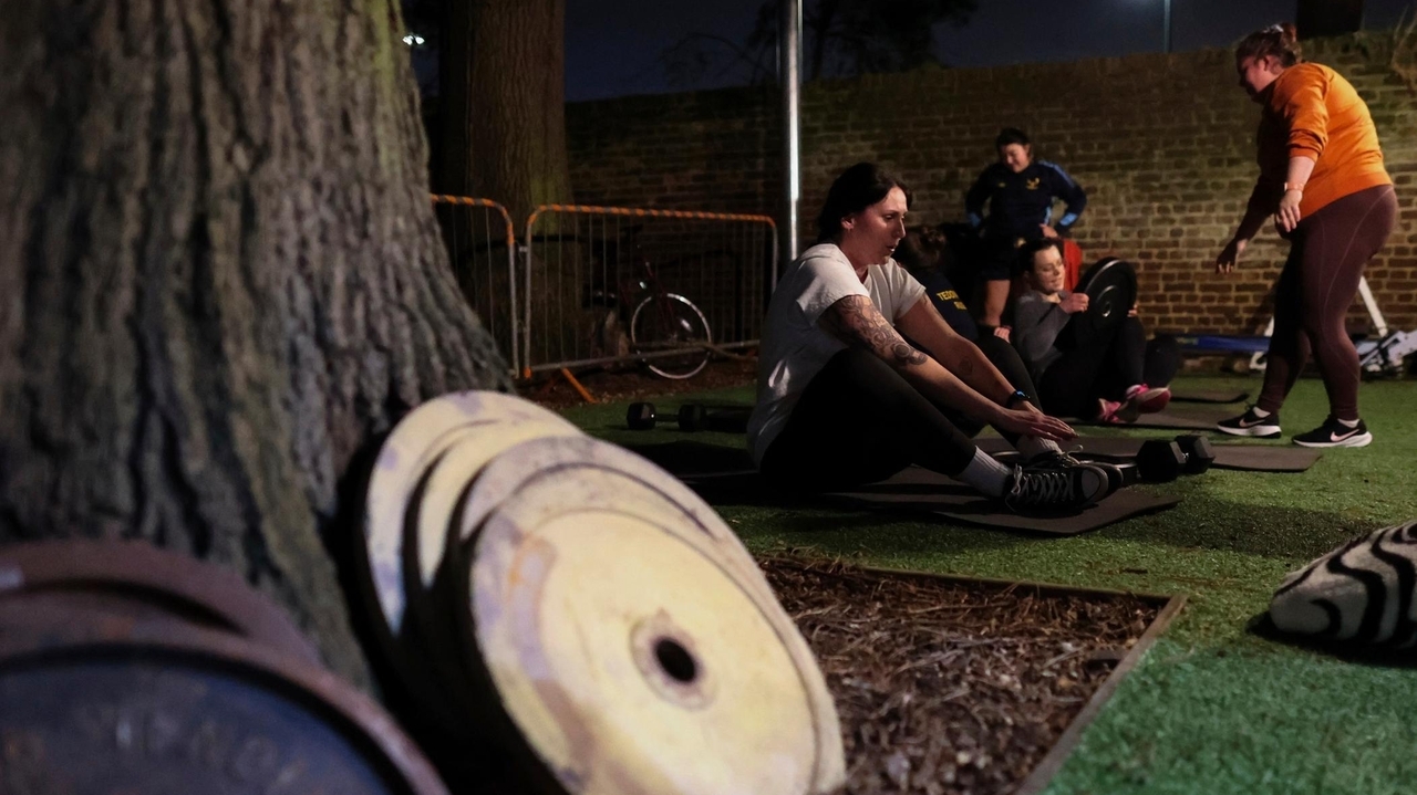 Doctors want more women lifting weights. Experts say welcoming gyms and ...