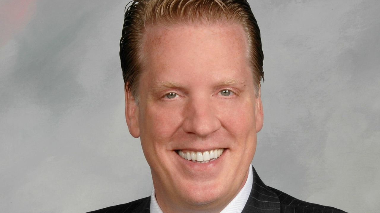 Banker Daniel L. Murphy dies at 52 - Newsday